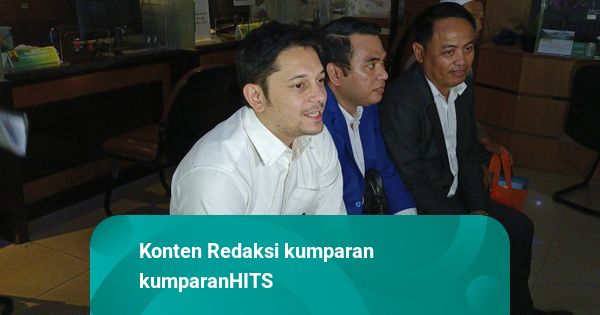 Andrew Andika dan Tengku Dewi Hadiri Sidang Cerai | kumparan.com
